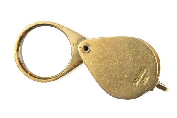 How to Use a 10x Loupe - The Plumb Club