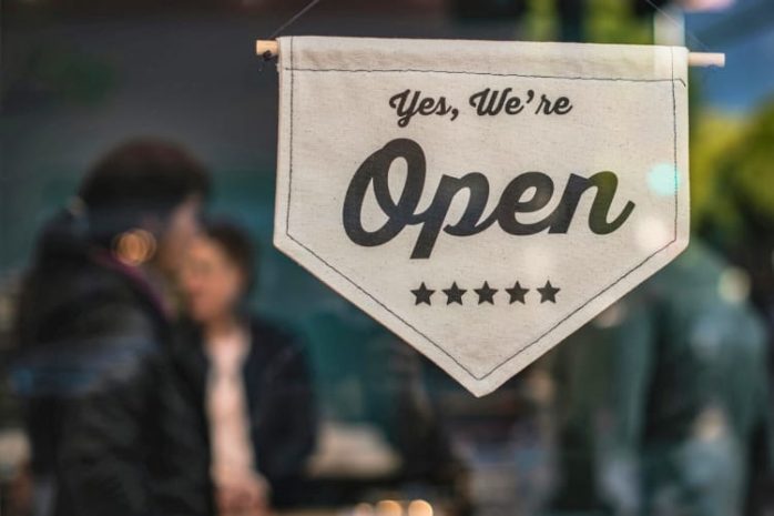 How to Greet Customers: Best Practices - The Plumb Club